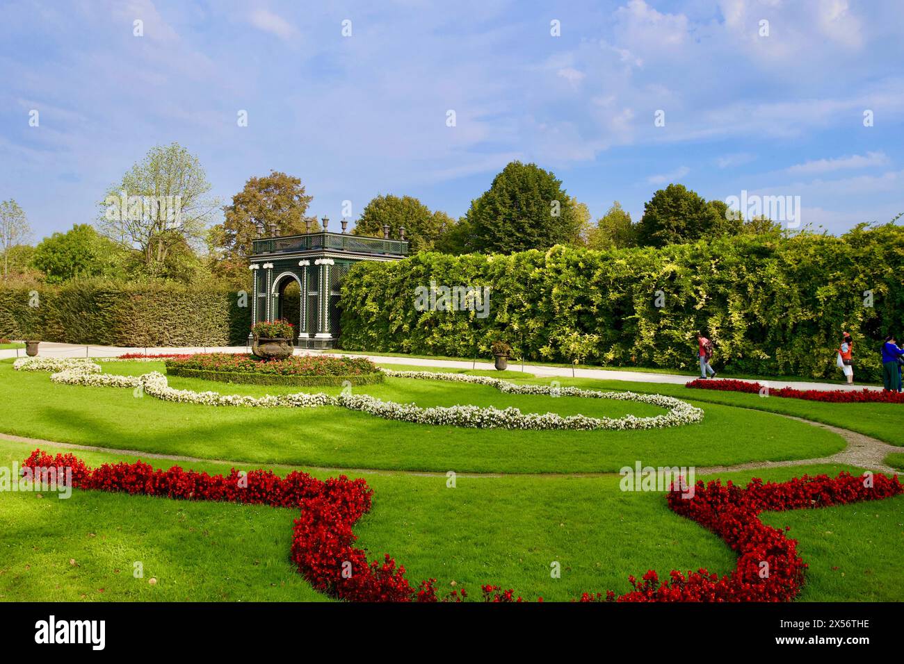 The Great Parterre garden, Schönbrunn Palace, Vienna, Austria Stock ...