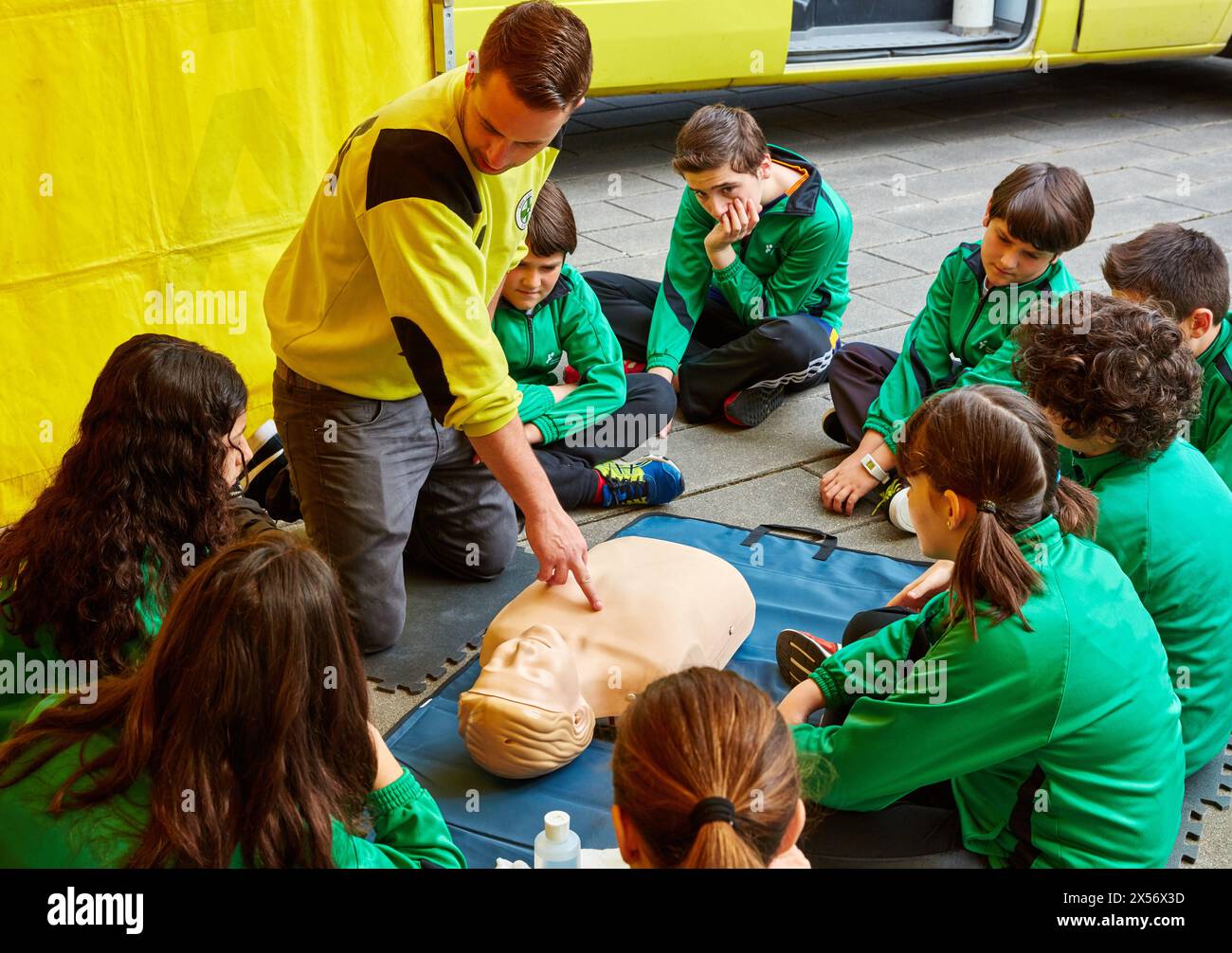 School kid first aid hi-res stock photography and images - Alamy