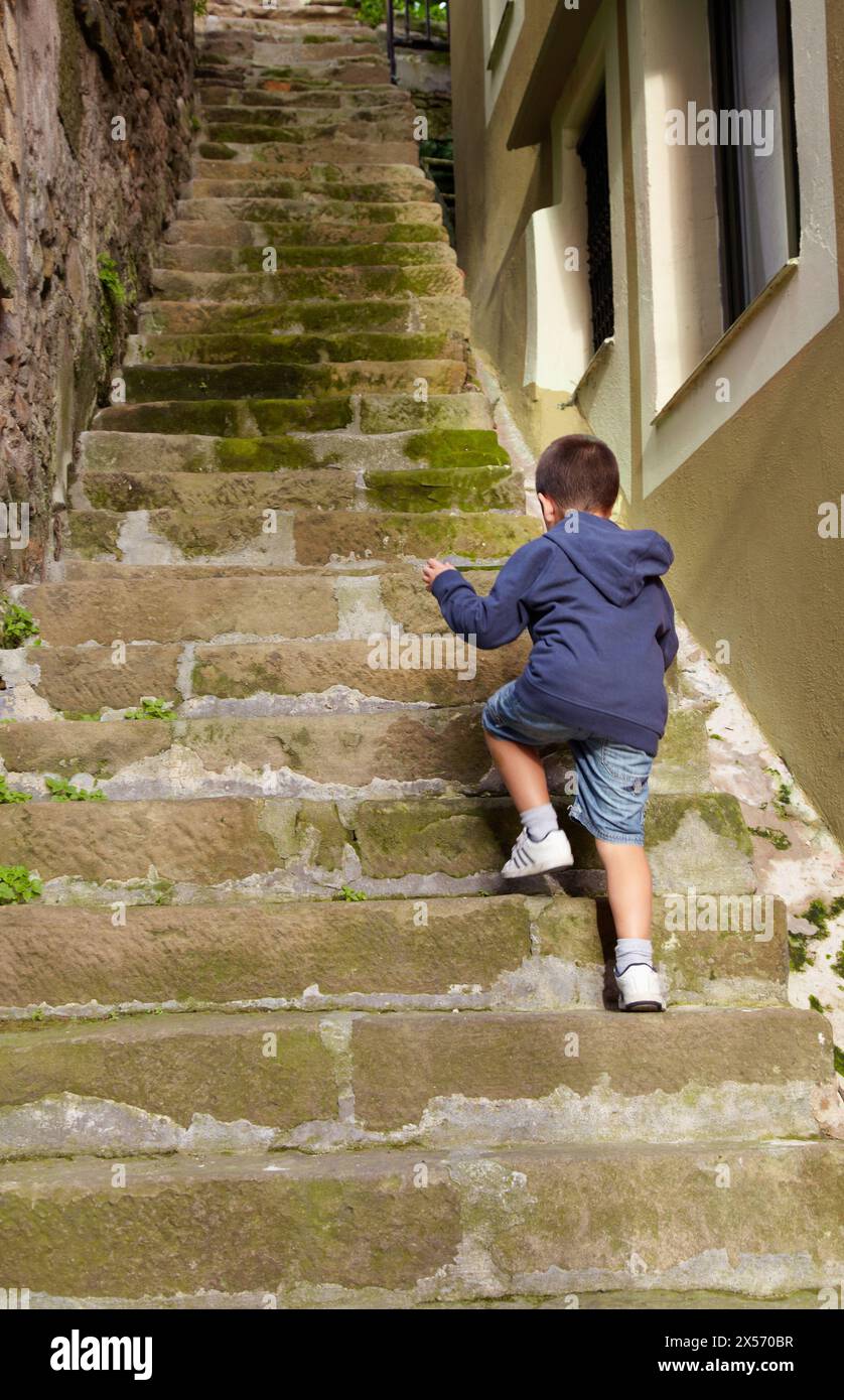 Kids climbing stairs hi-res stock photography and images - Alamy