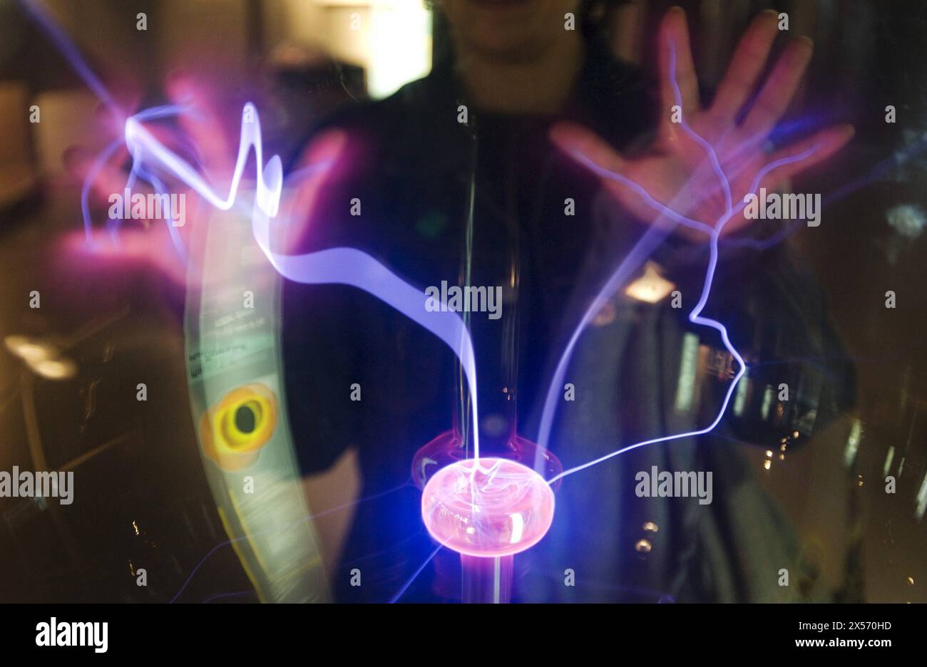 Plasma globe museum hi-res stock photography and images - Alamy