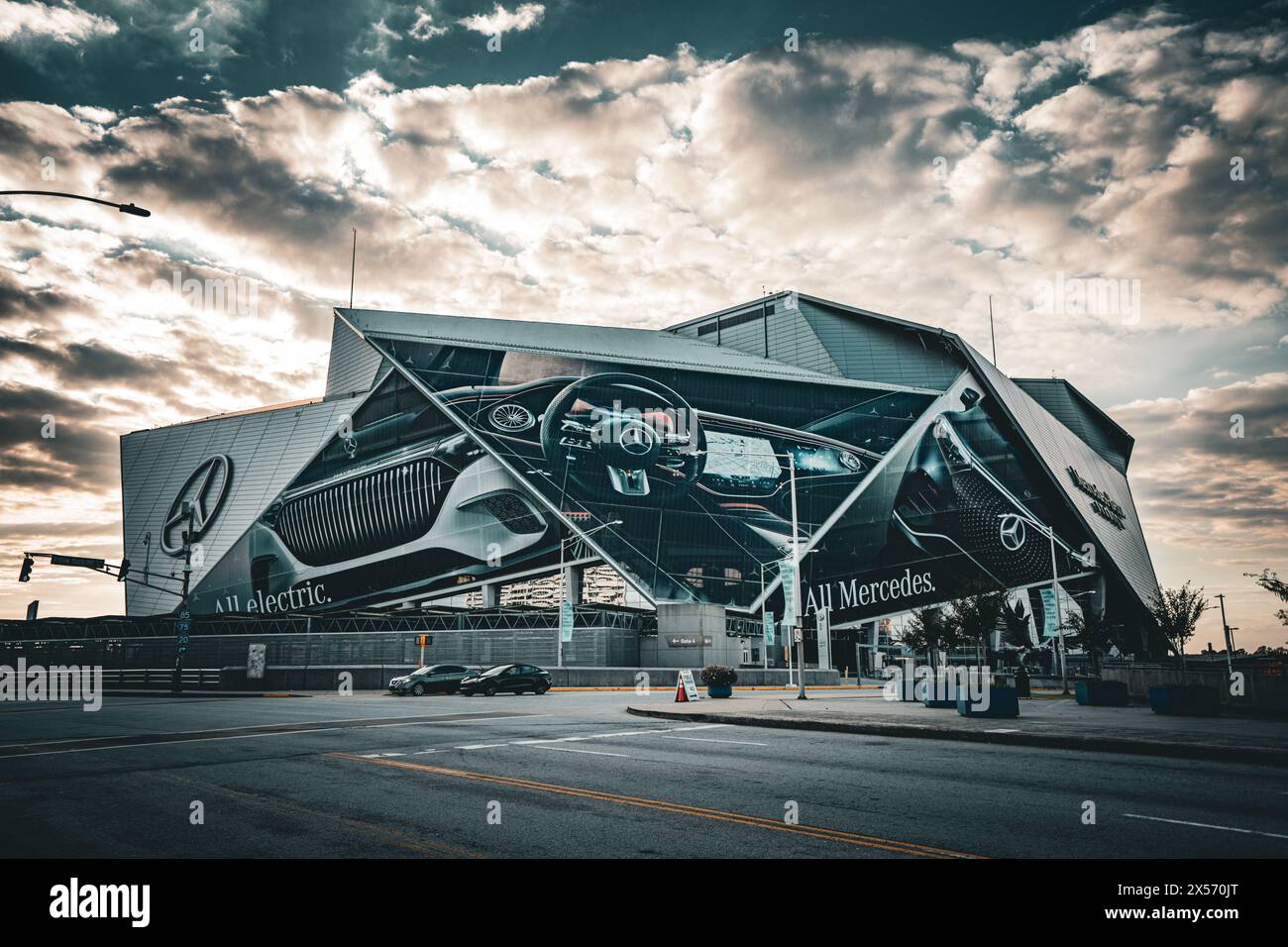 Mercedes Benz Stadium Stock Photo - Alamy
