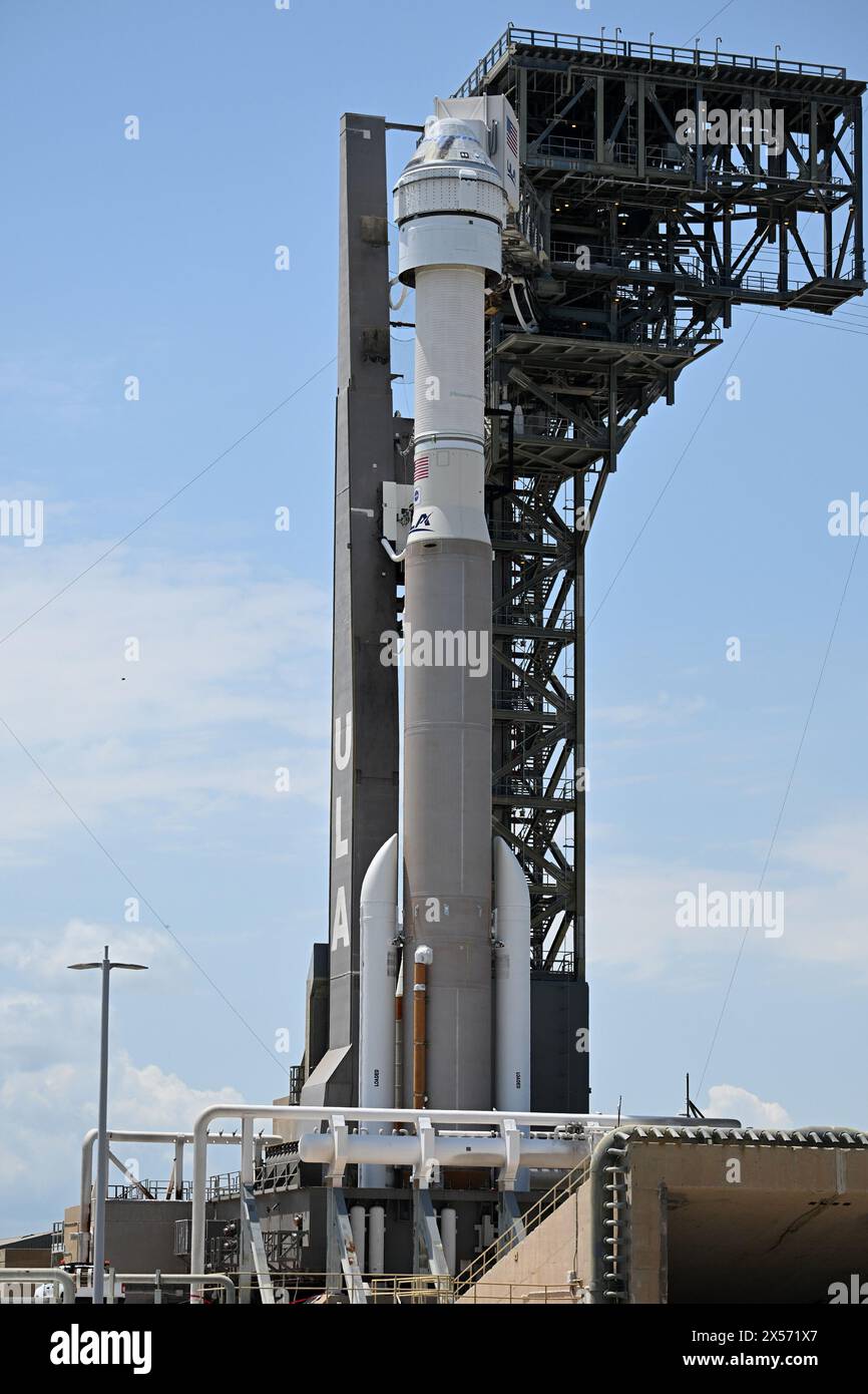The Boeing Starliner spacecraft sits on top of the ULA Atlas V rocket ...