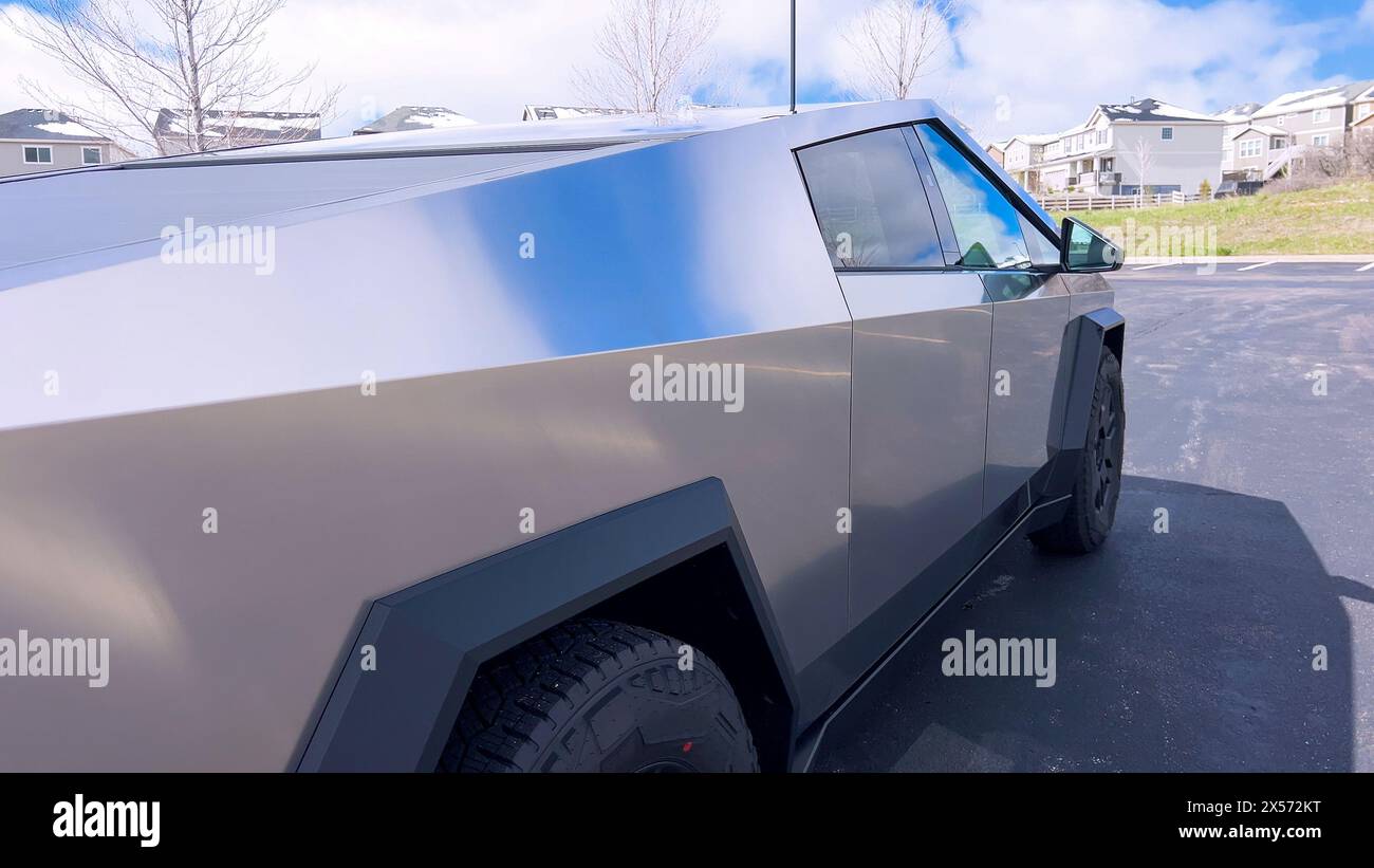Cybertruck in urban setting hi-res stock photography and images - Alamy