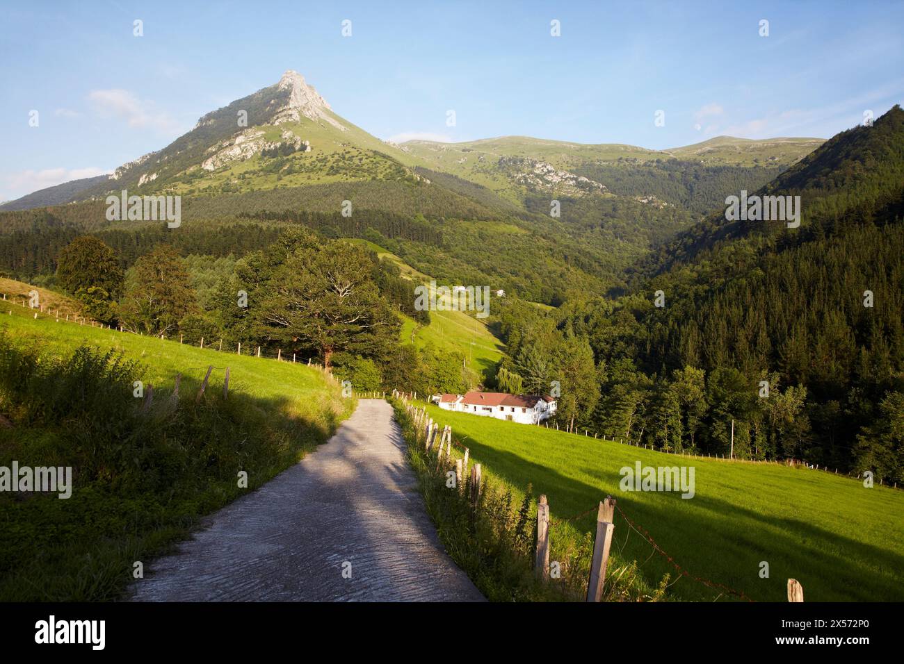 Monte Txindoki, Sierra de Aralar, Zaldibia, Gipuzkoa, Euskadi, Spain ...