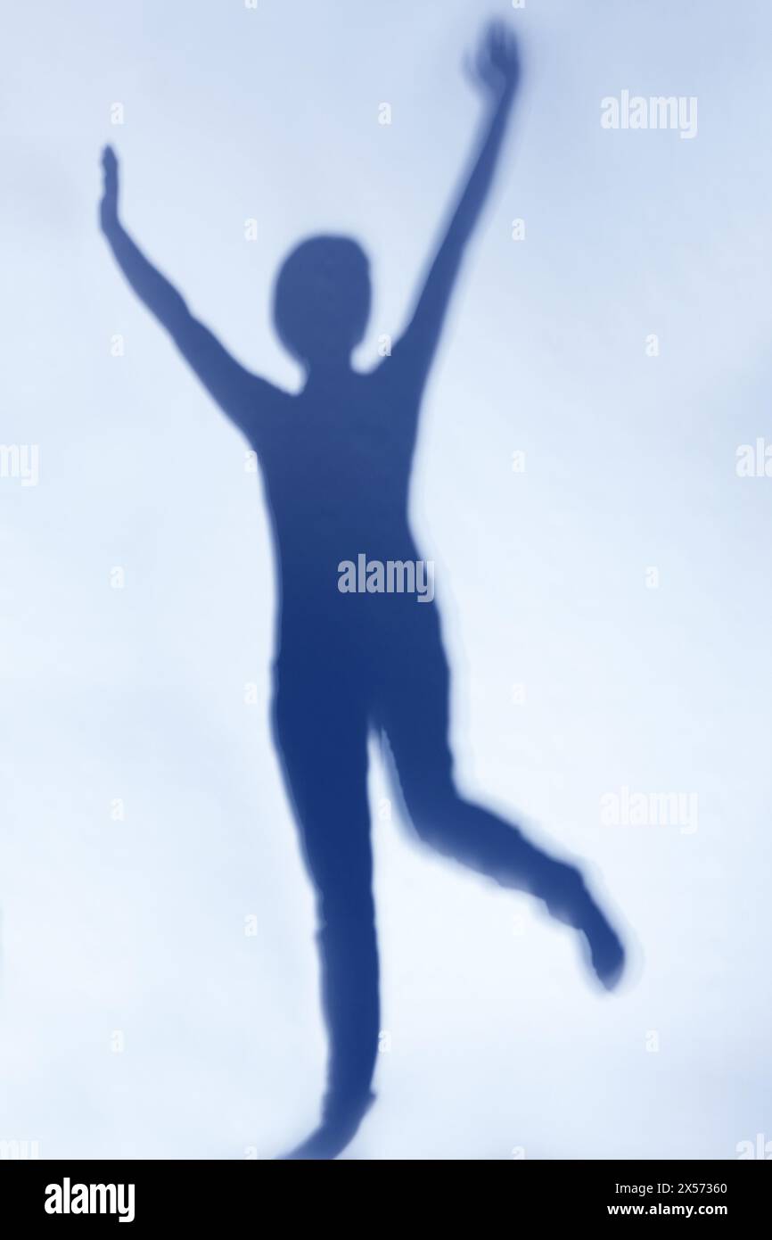 Silhouette young woman keep hi-res stock photography and images - Alamy