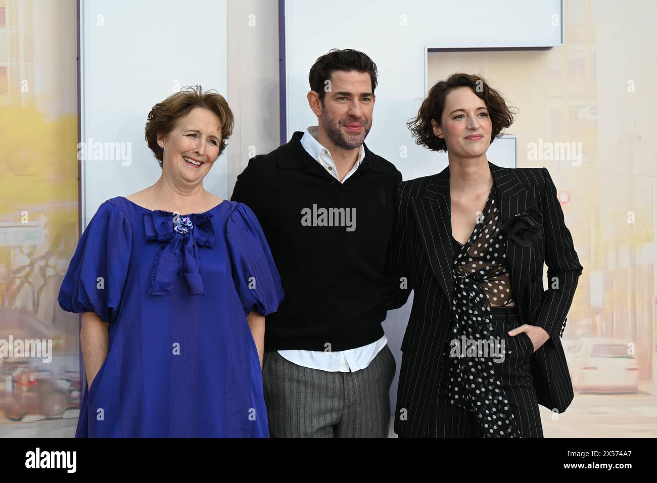 John krasinski and phoebe waller bridge hi-res stock photography and ...