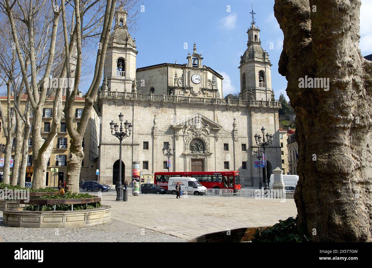 Bilbao square colour building hi-res stock photography and images - Alamy