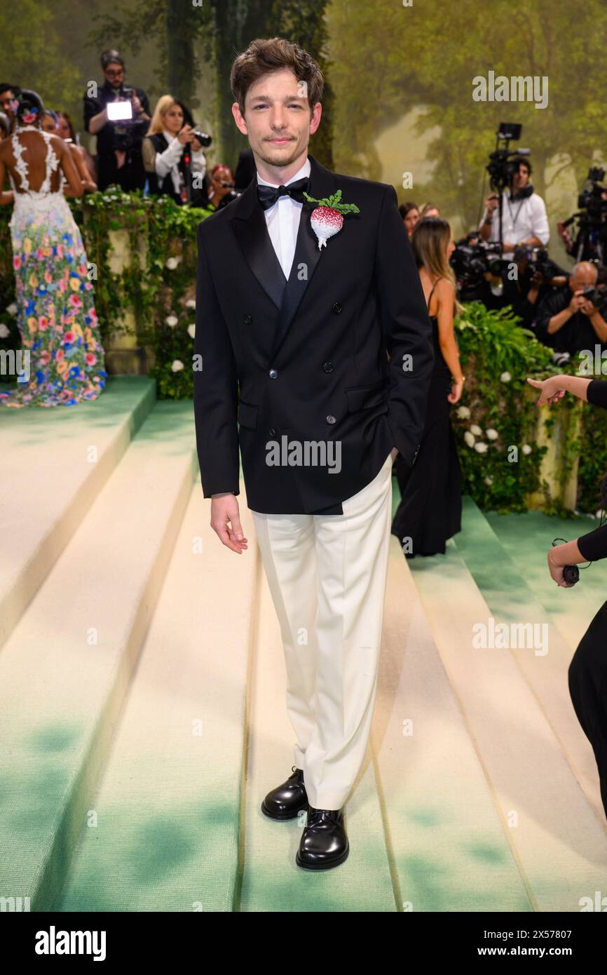 New York, USA. 6 May 2024. Mike Faist attending the Metropolitan Museum ...