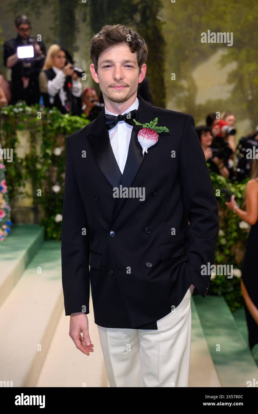 New York, USA. 6 May 2024. Mike Faist attending the Metropolitan Museum ...
