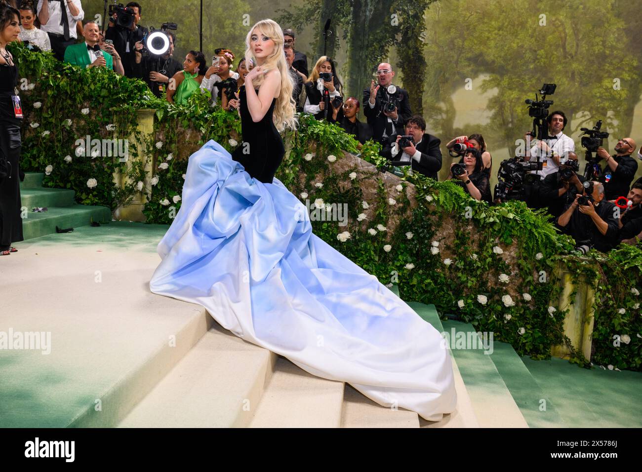 Met gala 2024 sabrina carpenter hi-res stock photography and images - Alamy