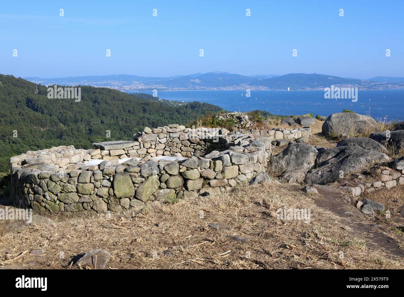 Poblado Castrexo Monte do Facho, The Iron-Age settlement of the Facho ...