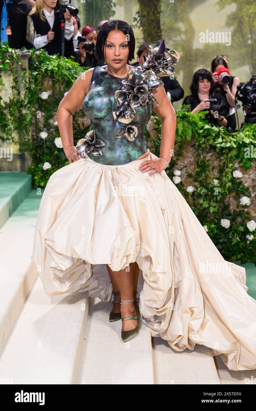 New York, USA. 6 May 2024. Paloma Elsesser attending the Metropolitan ...