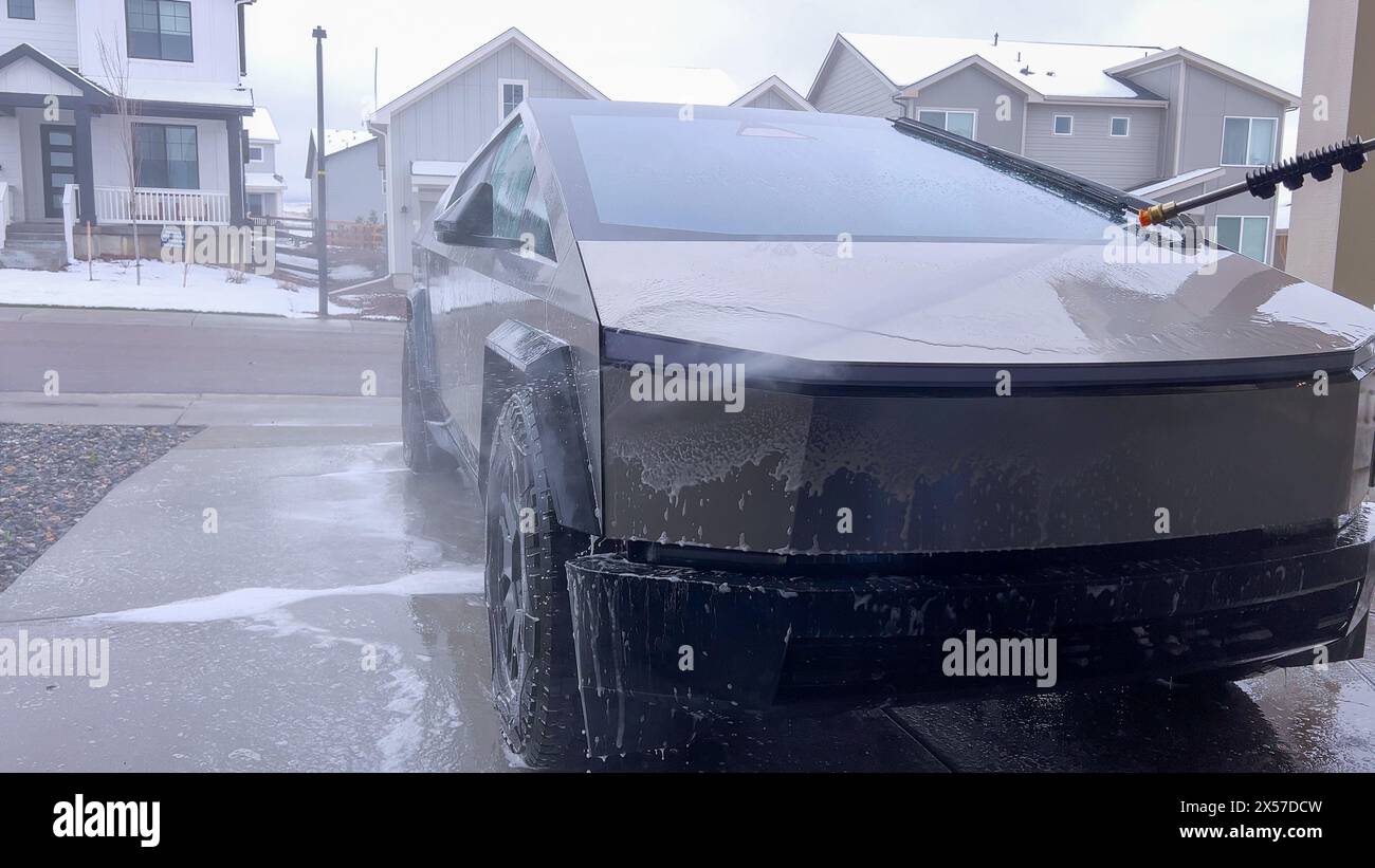 High-Pressure Cleaning of a Tesla Cybertruck Front End Stock Photo - Alamy