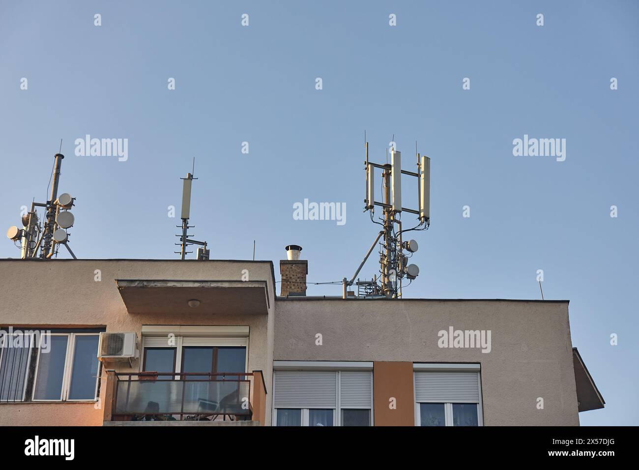 Transmitter mobile network antennas Stock Photo - Alamy