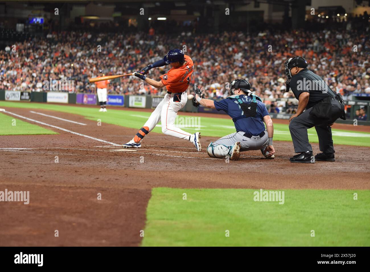 Houston Astros outfielder Joey Loperfido (10) singles to right in the ...