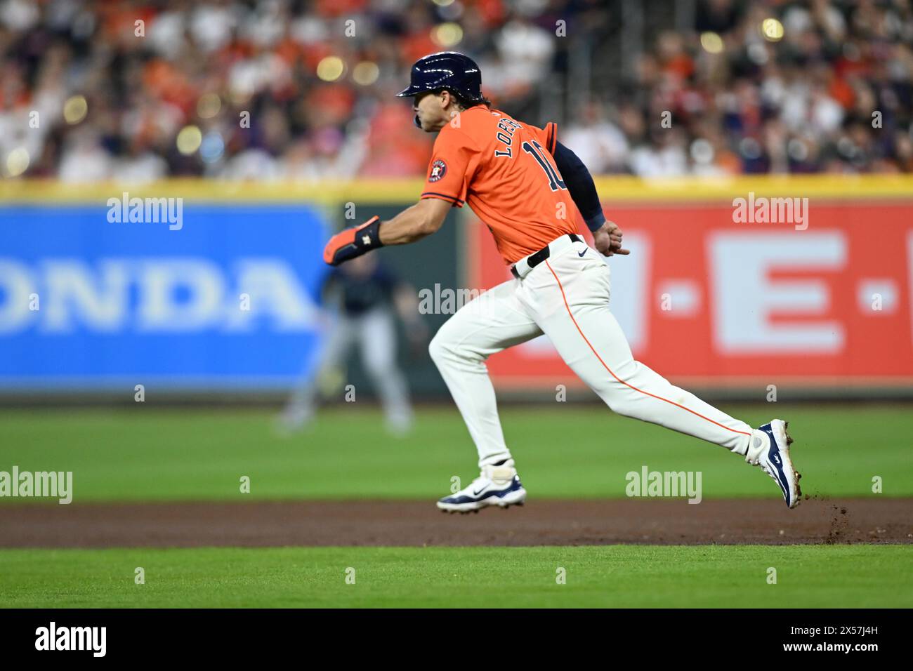 Houston Astros outfielder Joey Loperfido (10) runs towards second in ...