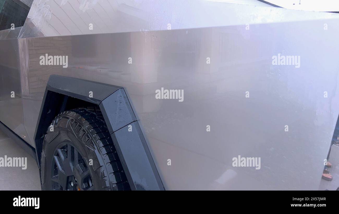 Cybertruck cleaning hi-res stock photography and images - Alamy