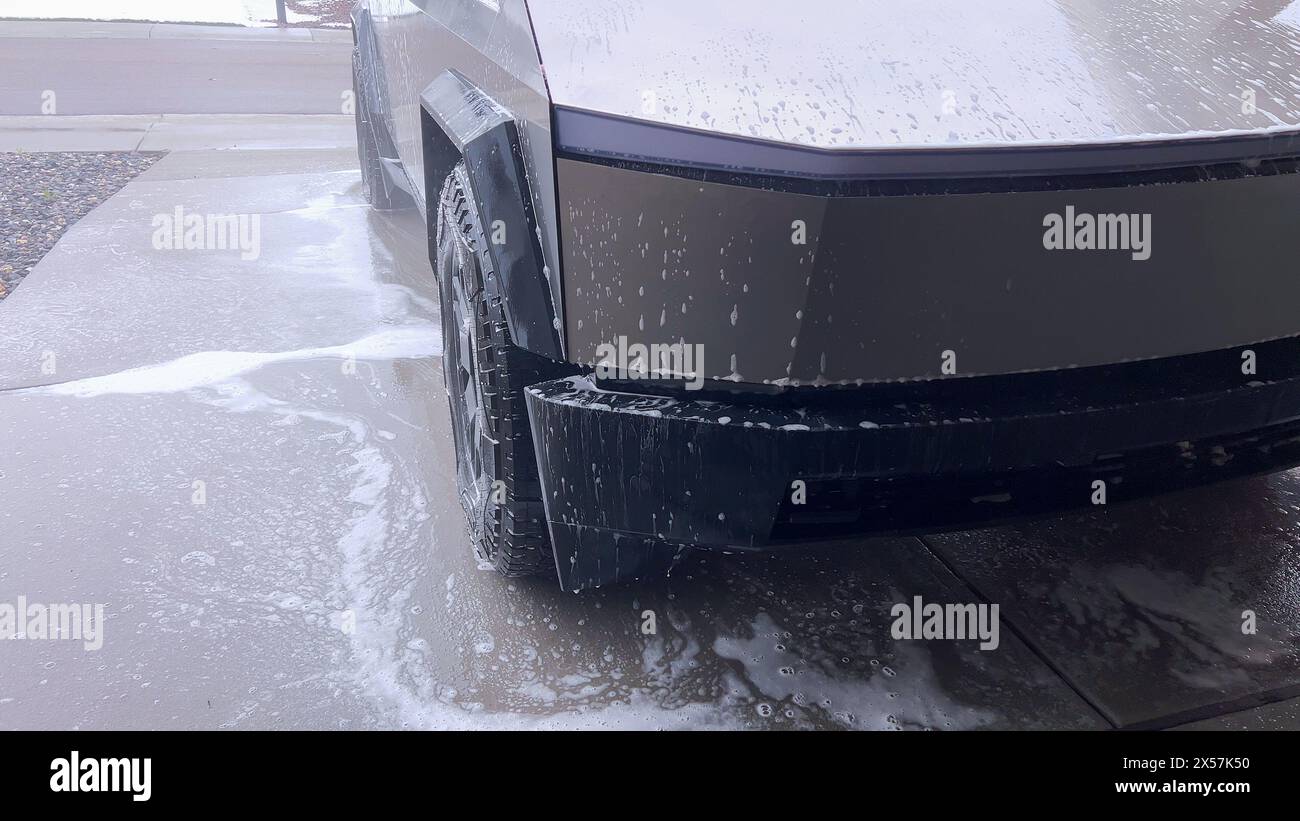 High-Pressure Cleaning of a Tesla Cybertruck Front End Stock Photo - Alamy