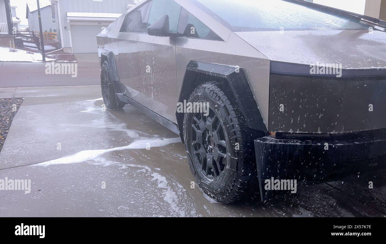 High-Pressure Cleaning of a Tesla Cybertruck Front End Stock Photo - Alamy