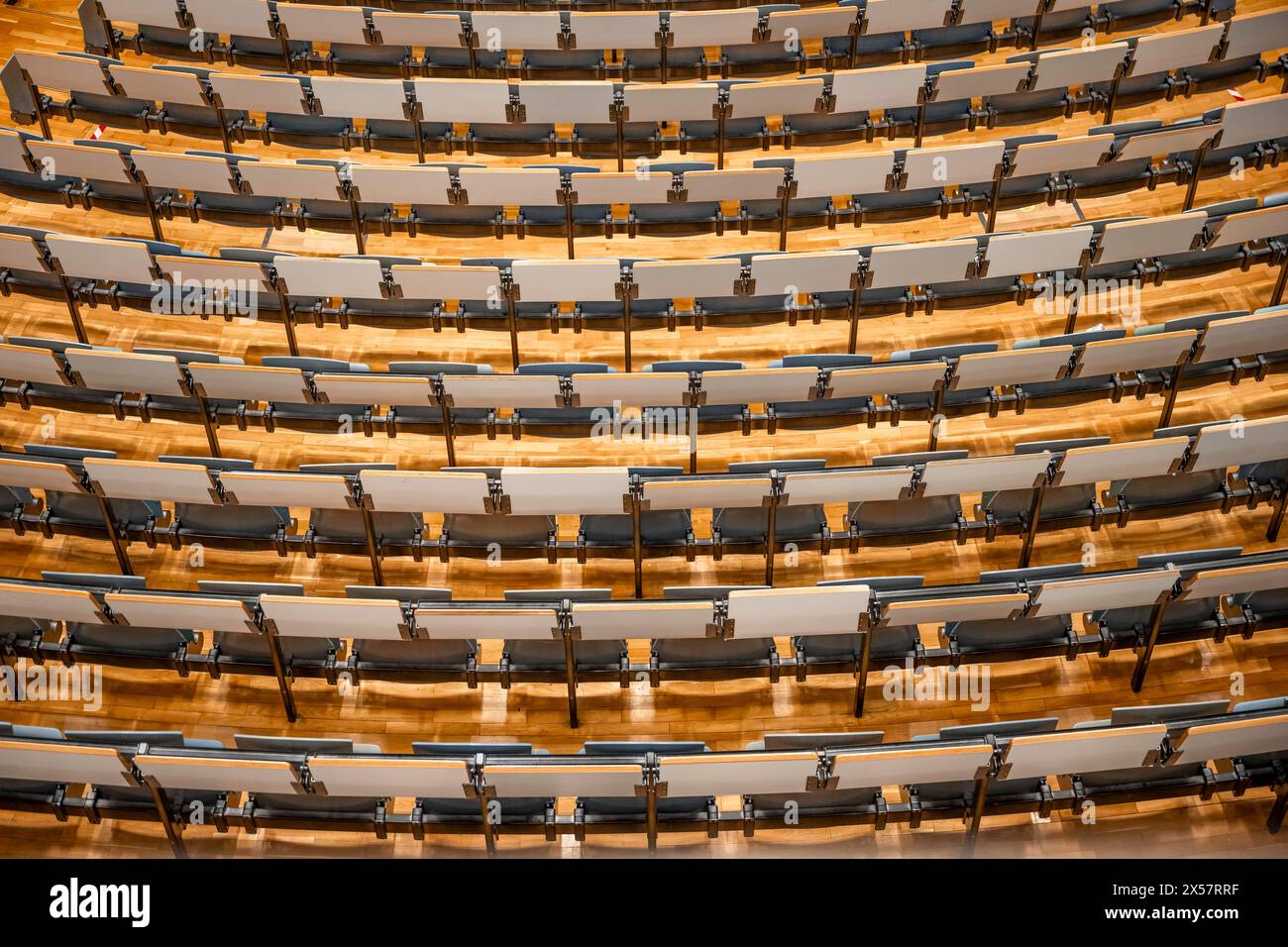 View from above of empty rows of seats in a lecture theatre, interior ...