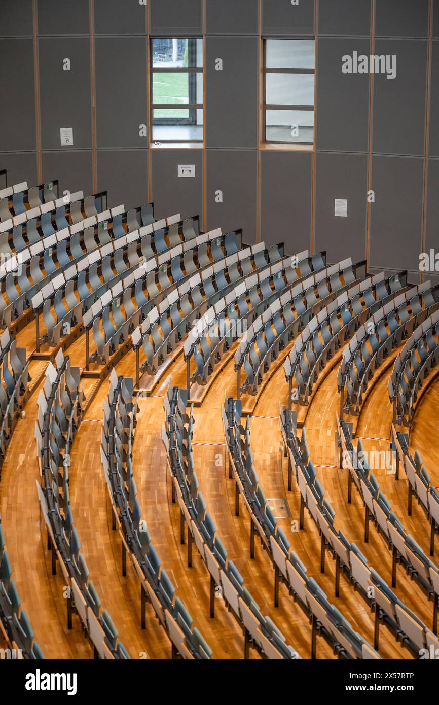 View from above of empty rows of seats in a lecture theatre, interior ...