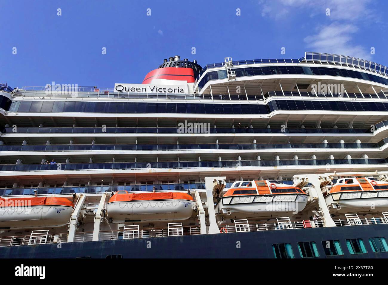 Cruise ship Queen Victoria on the Elbe in Oat, Hamburg, Land Hamburg ...