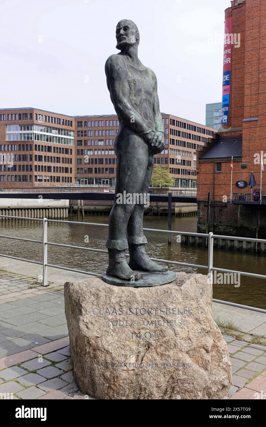 Stoertebecker sculpture on Stoertebecker Ufer, Elbtorpromenade ...