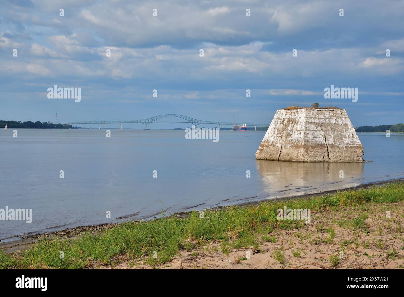 St-Lawrence river with Laviolette bridge in Nicolet vicinity. Trois ...