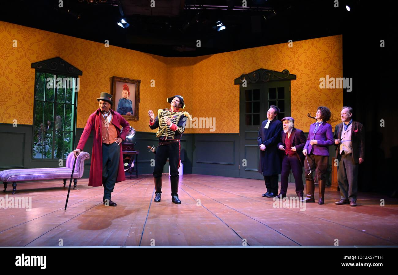 A comedy about hypocrites, hysterics and hustlers. Starring Kiell Smith ...