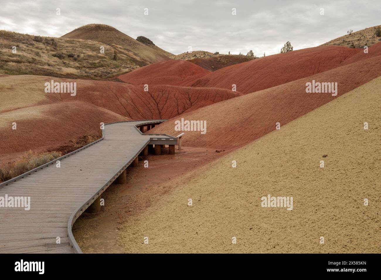 The Painted Cove trail in the John Day Fossil Beds National Monument is ...