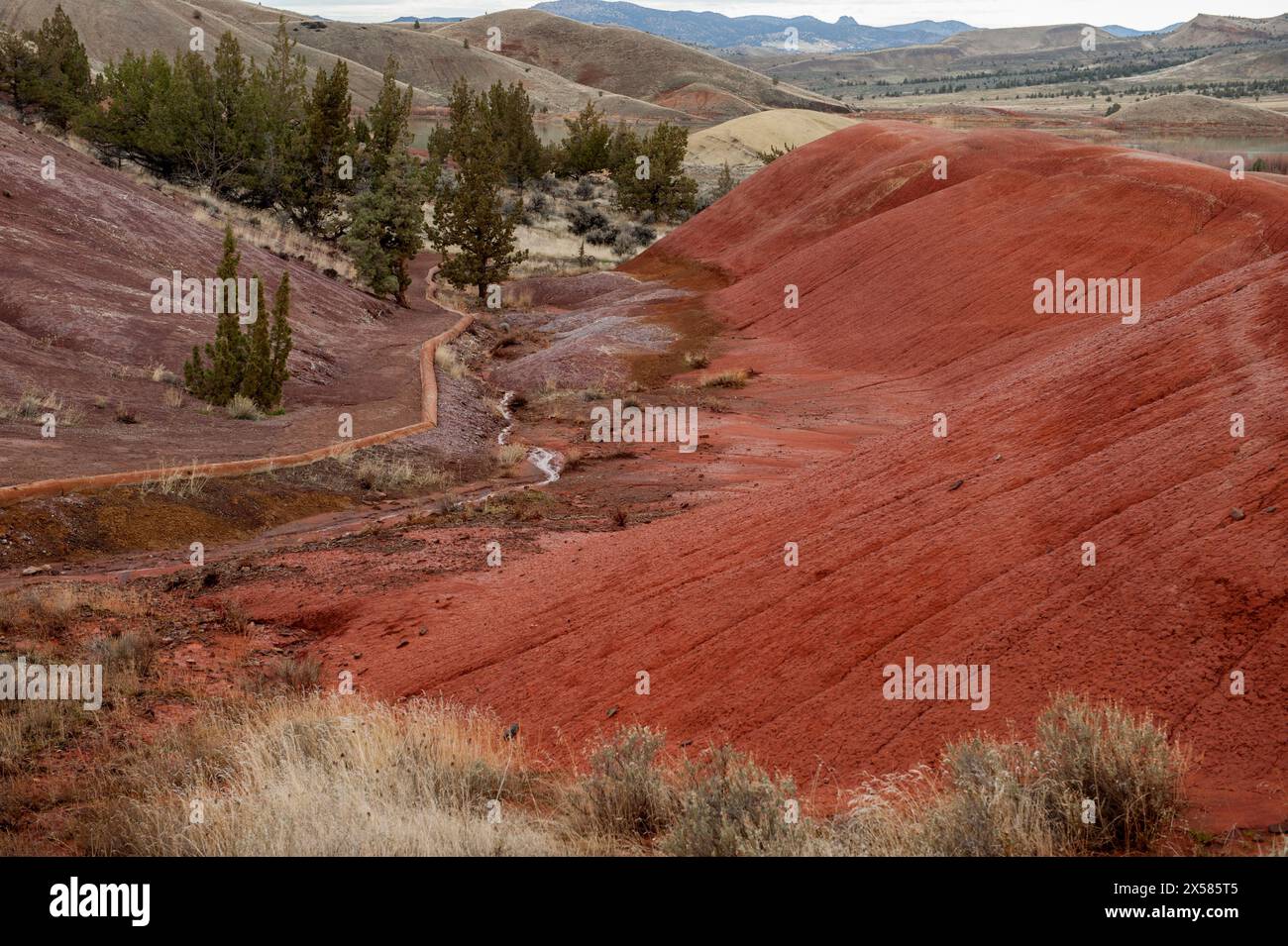 The Painted Cove trail in the John Day Fossil Beds National Monument ...