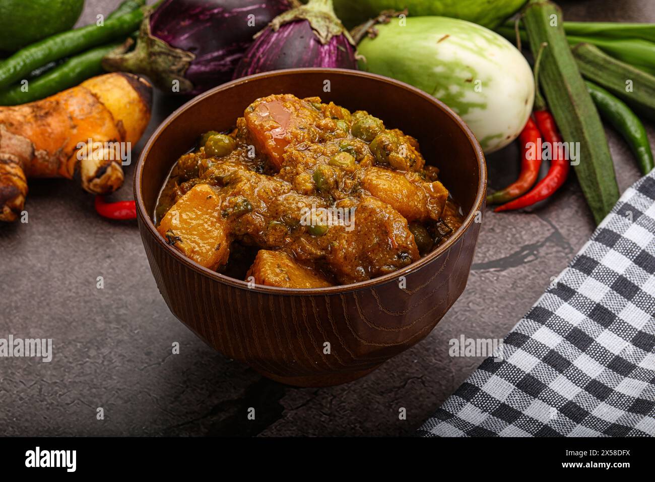Indian traditional cuisine Aloo mutter - potato with green peas Stock ...