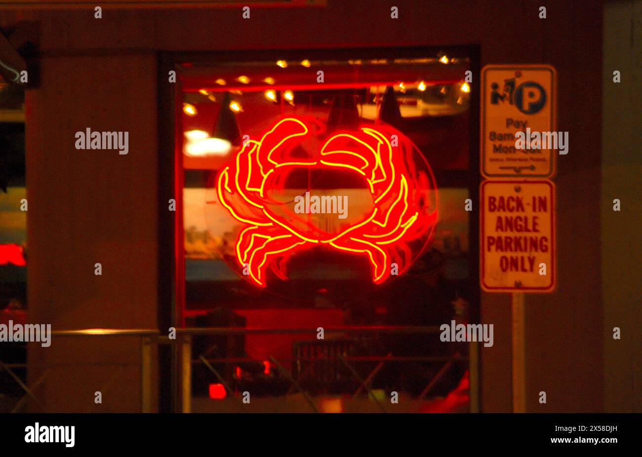 Crab neon sign hi-res stock photography and images - Alamy