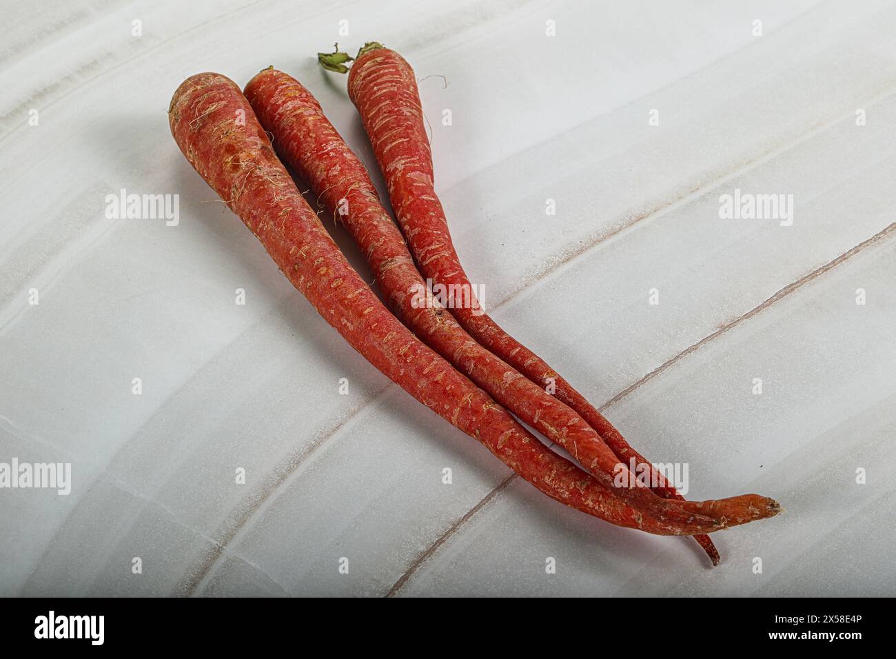 Raw ripe Indian red carrot root Stock Photo - Alamy