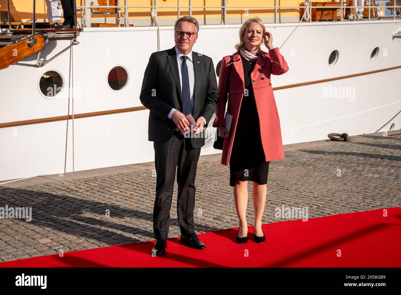Minister of Business Morten Boedskov and the Danish ambassador in ...