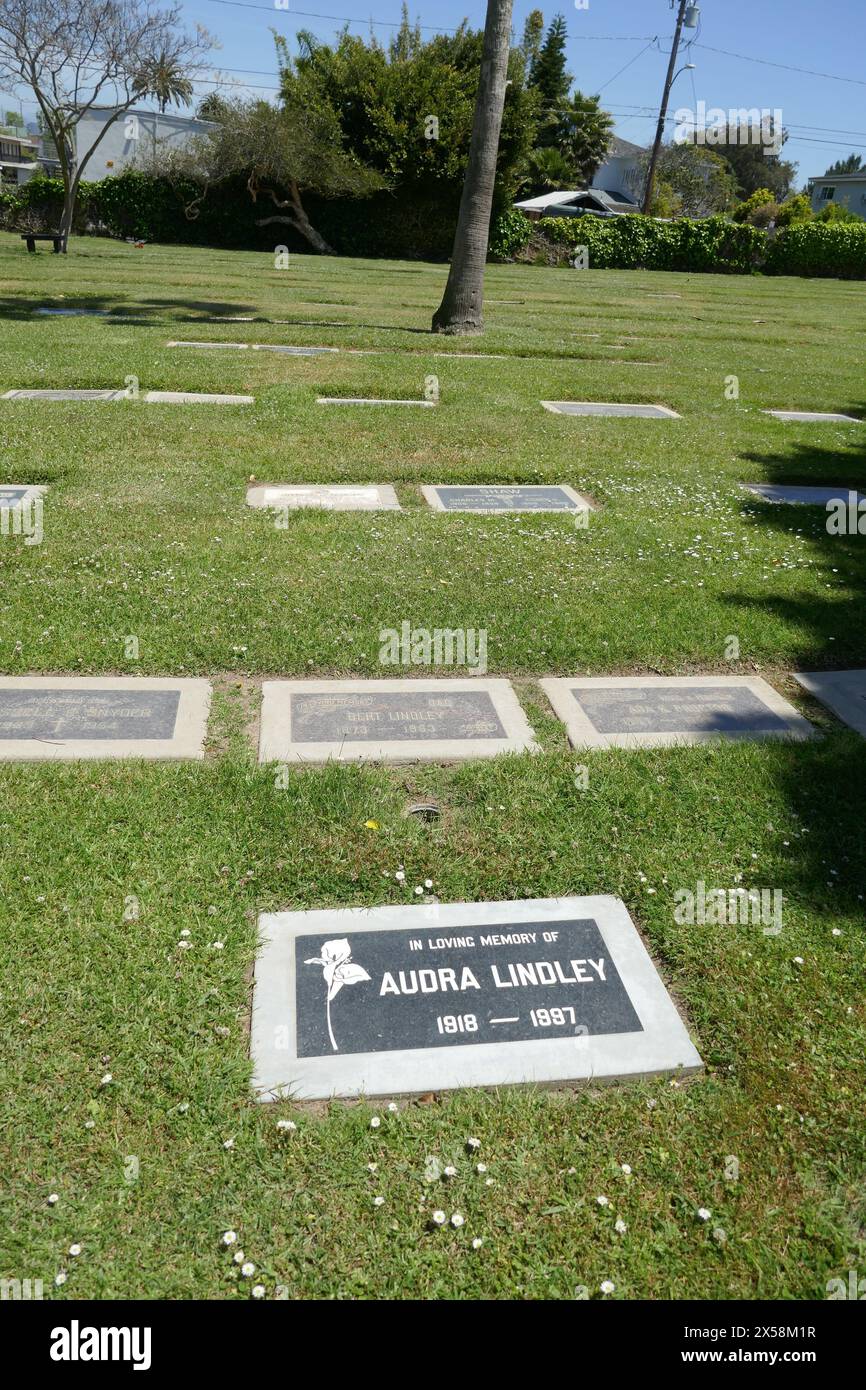 Santa Monica, California, USA 6th May 2024 Actor Bert Lindley Grave and ...