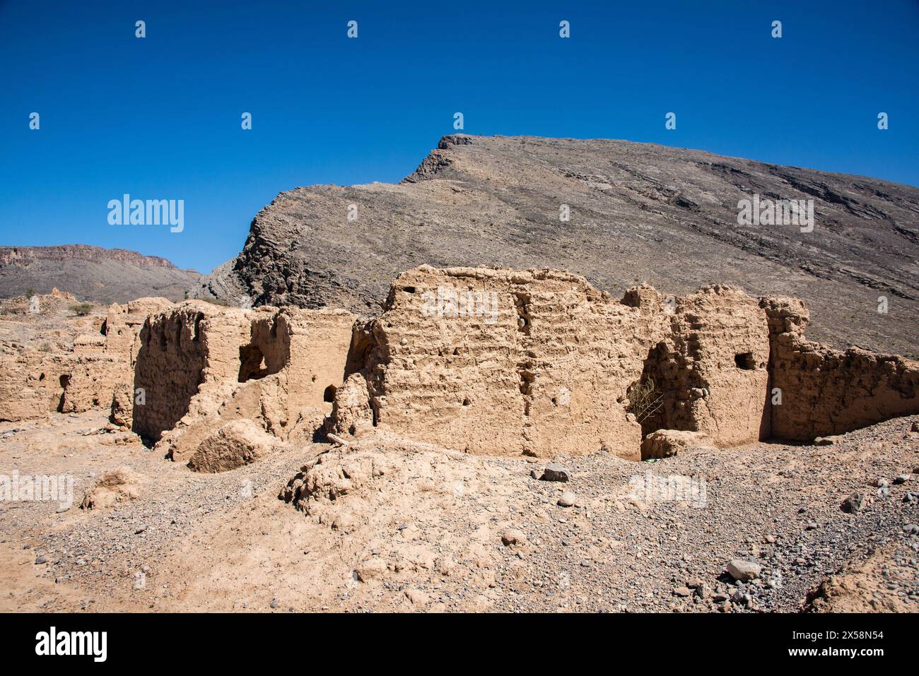 The castle ruins of Tanuf, Wadi Tanuf, Al Dakhiliyah, Oman Stock Photo ...