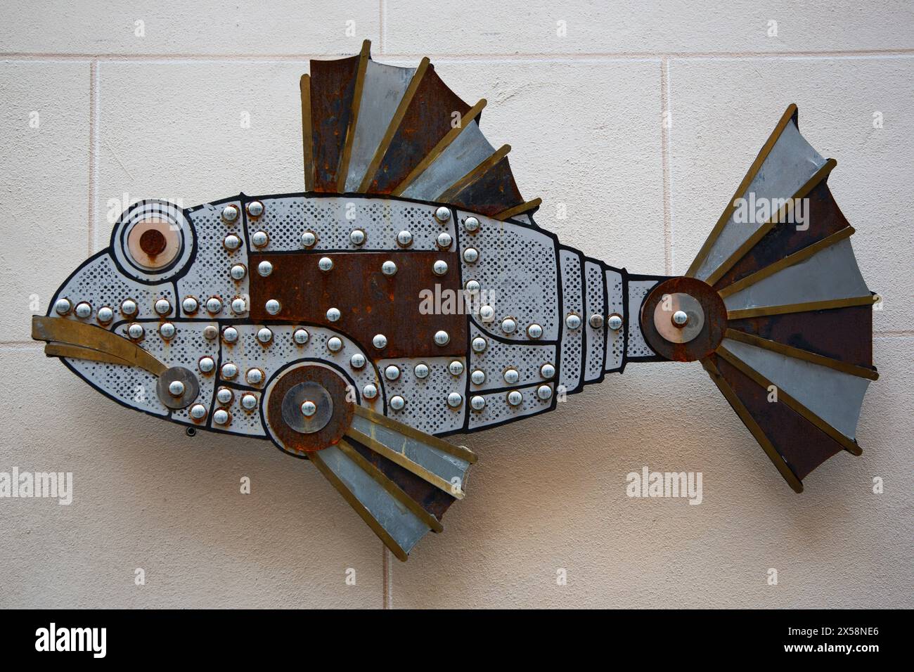 Model metal fish hi-res stock photography and images - Alamy