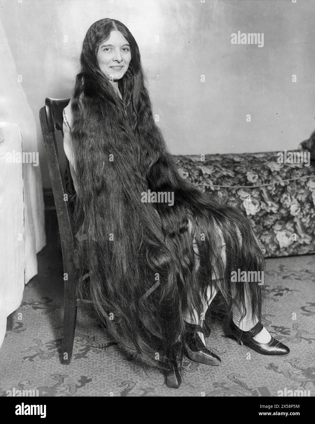 Mrs. Morris Wallach in New York with the longest hair in the world ...