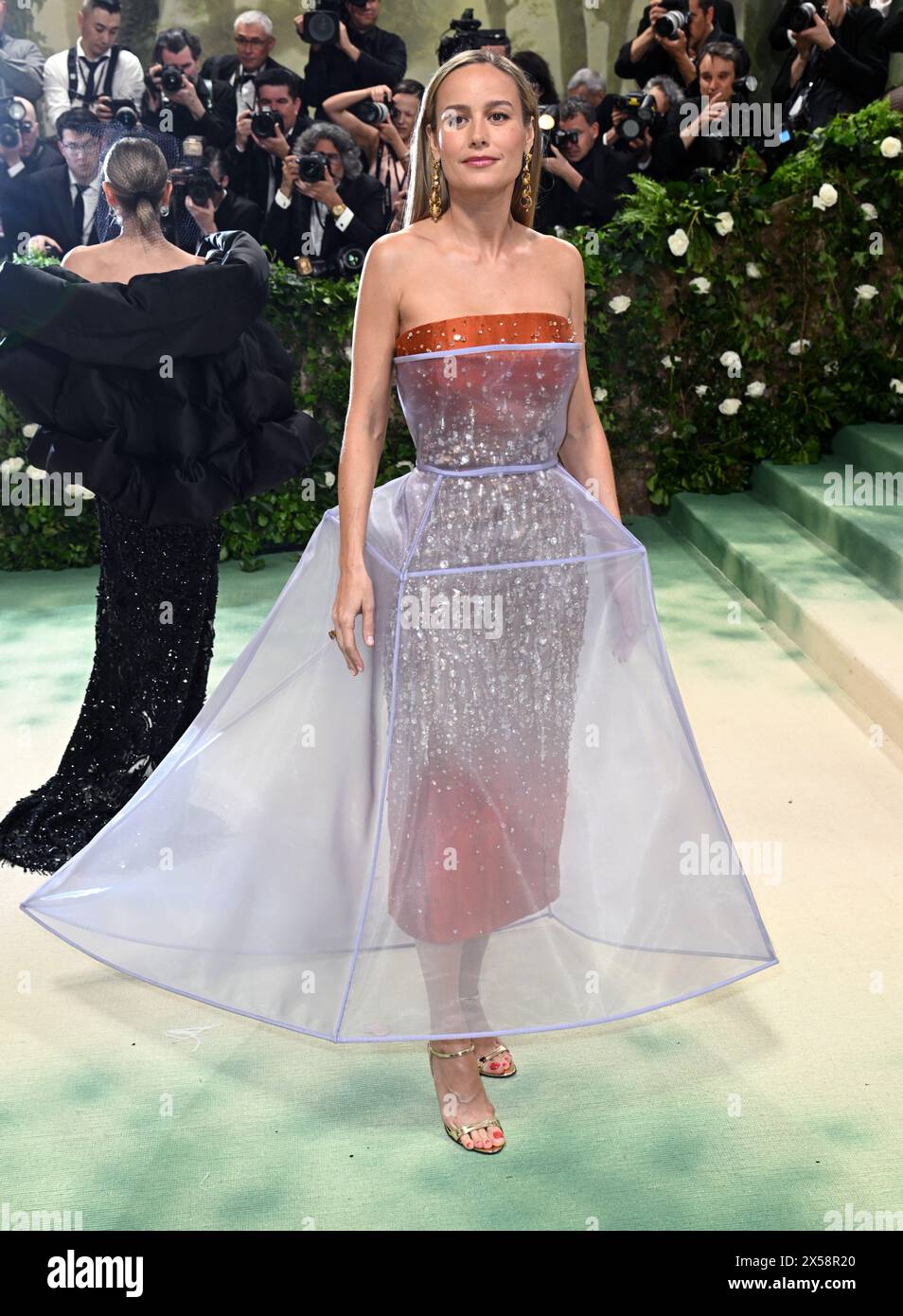 New York Usa May 6th 2024 Brie Larson Arriving At The Met Gala