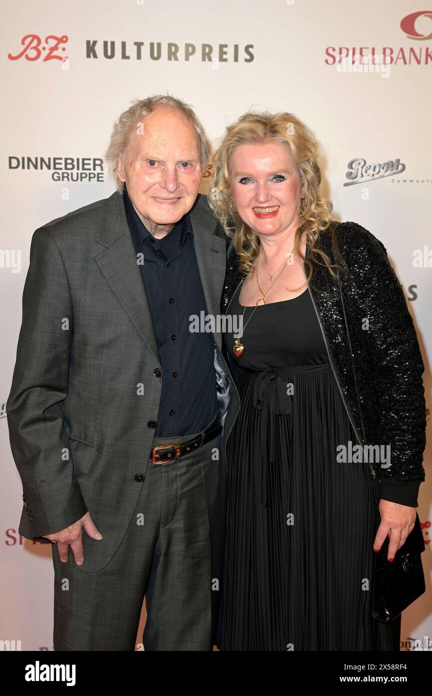 Paul von Schell mit Ehefrau Gabriele Runge bei der Verleihung des 30. B ...