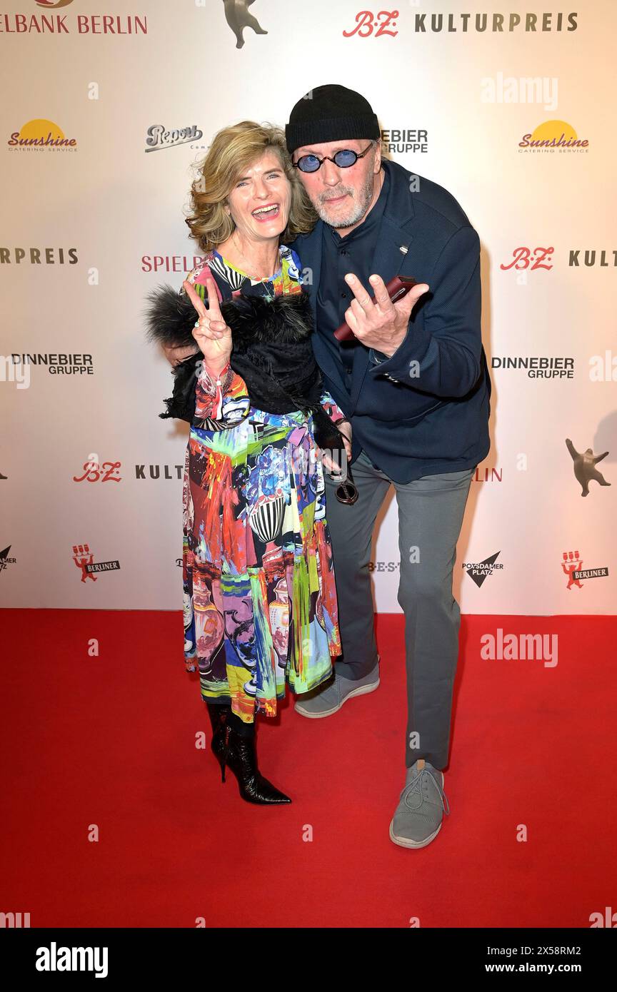 Hans Werner Olm mit Partnerin Cornelia Utz bei der Verleihung des 30. B ...