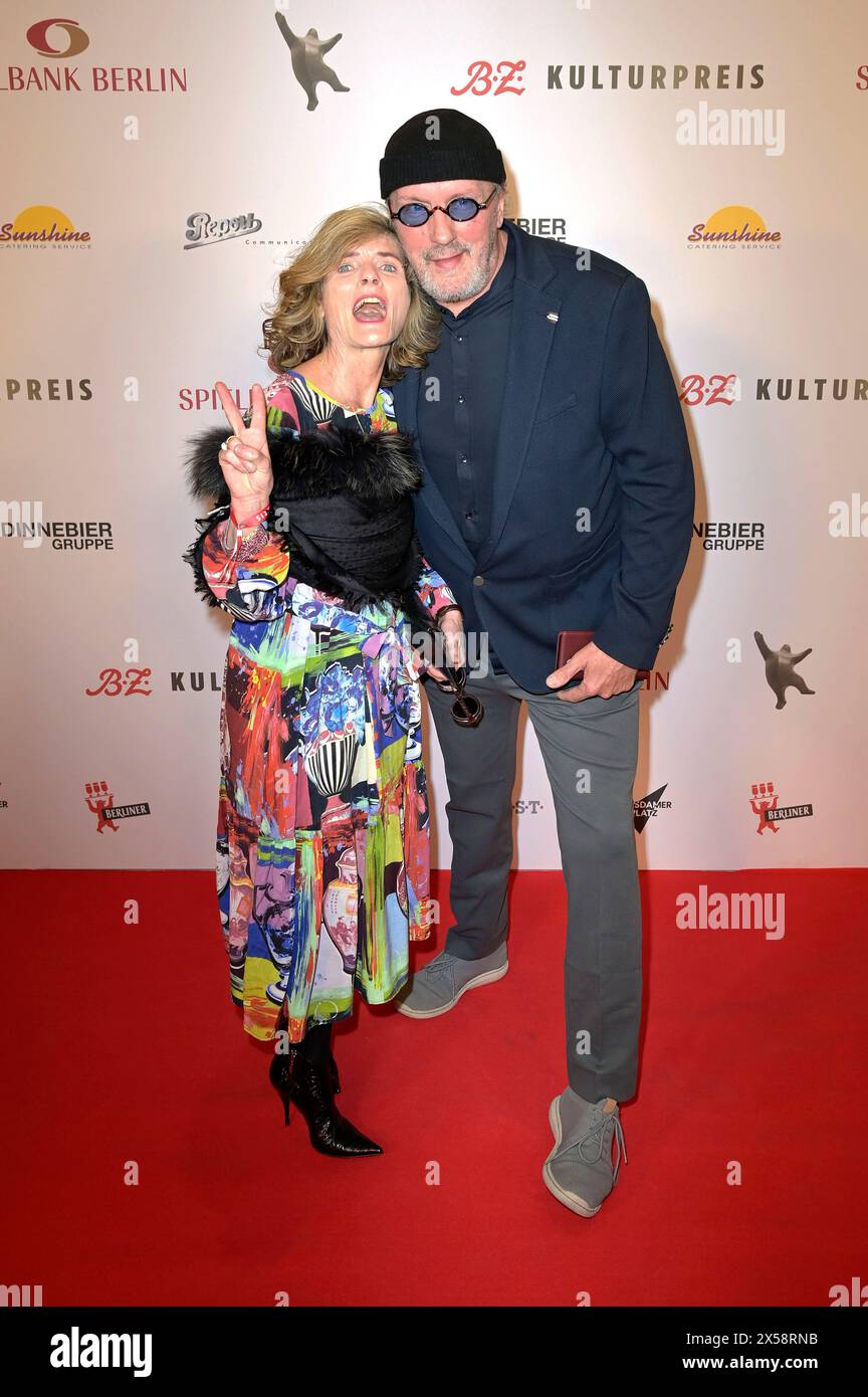 Hans Werner Olm mit Partnerin Cornelia Utz bei der Verleihung des 30. B ...