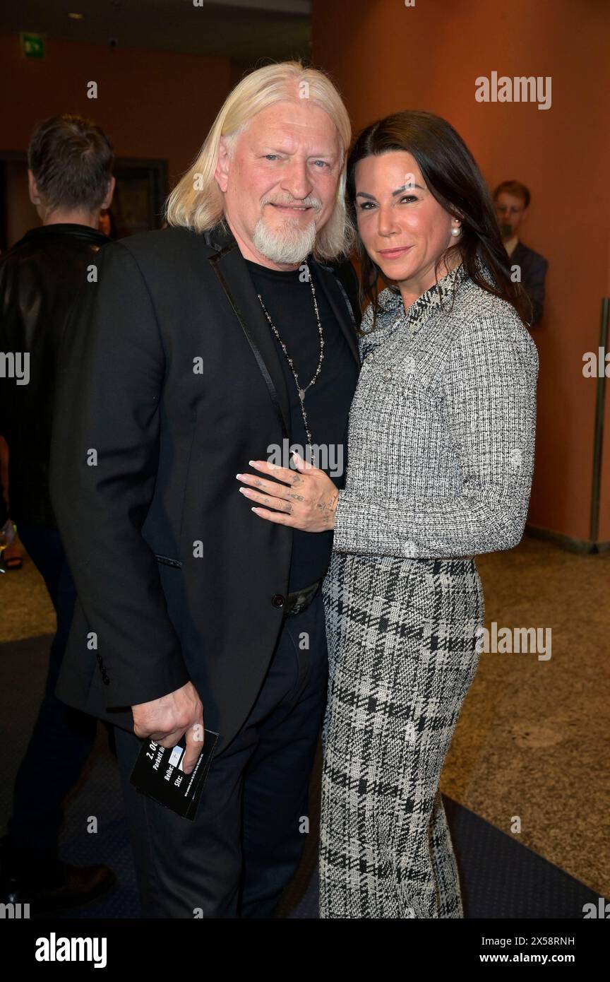 Frank Kessler mit Ehefrau Doreen Kessler bei der Verleihung des 30. B.Z ...