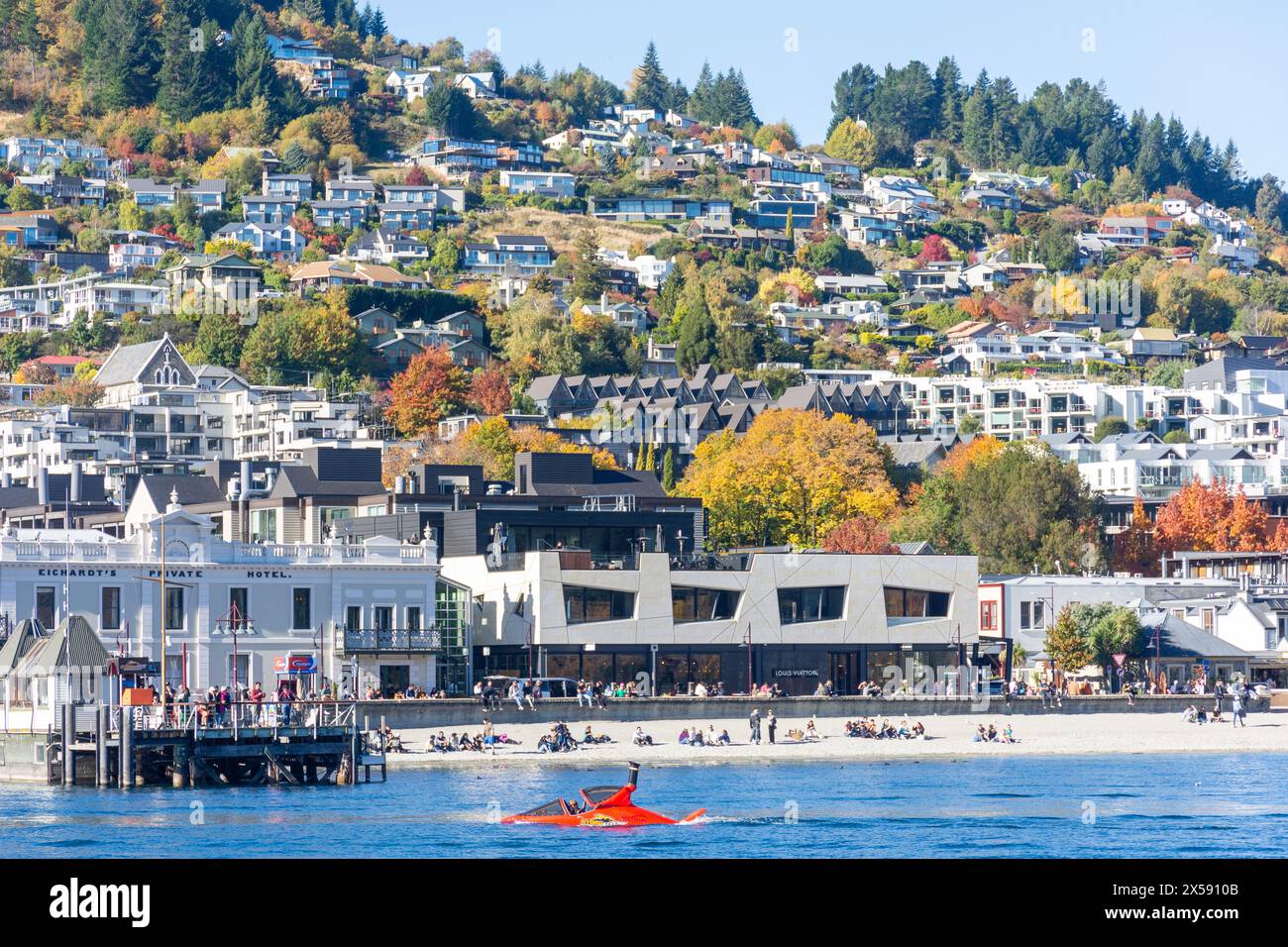 Queenstown Bay Beach and Main Town Pier, Queenstown, Otago, South ...