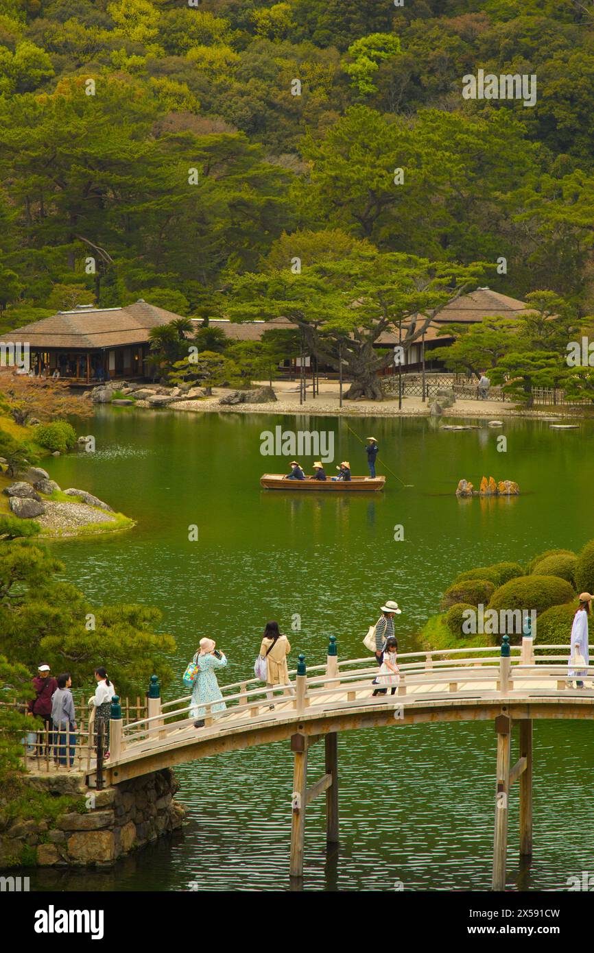 Japan, Shikoku, Takamatsu, Ritsurin-koen, garden, bridge, people Stock ...
