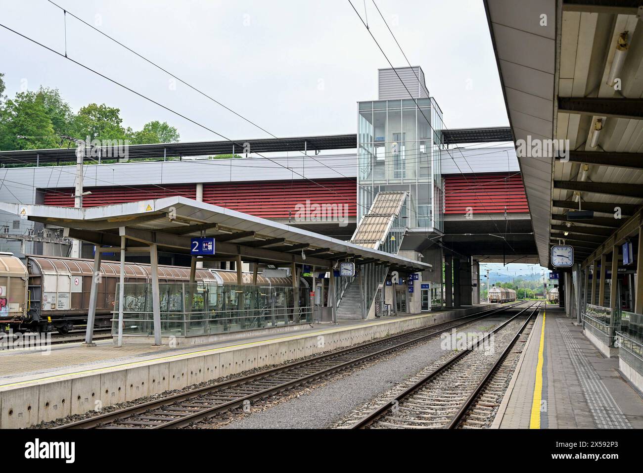 Steyr, Bahnhof, Busbahnhof 08.05.2024, Steyr, AUT, Hessenplatz, im Bild ...