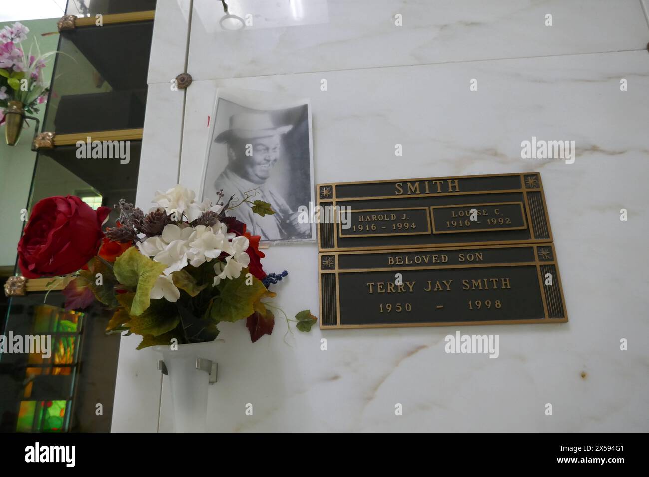 Santa Monica, California, USA 6th May 2024 Actor Hal Smith Grave in ...