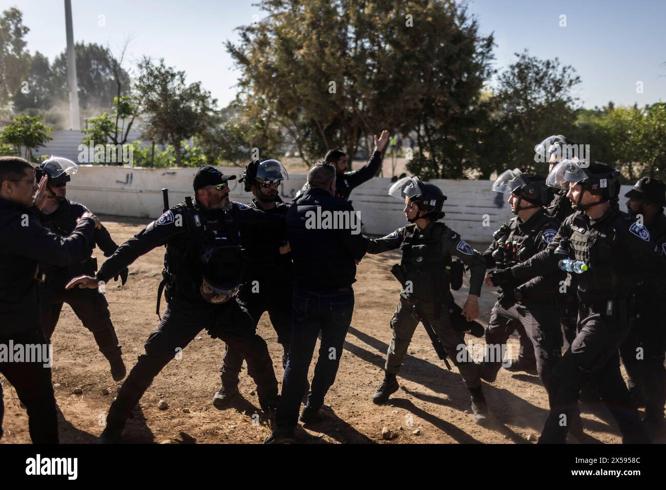 Hura, Israel. 08th May, 2024. Israeli police scuffle with residents ...