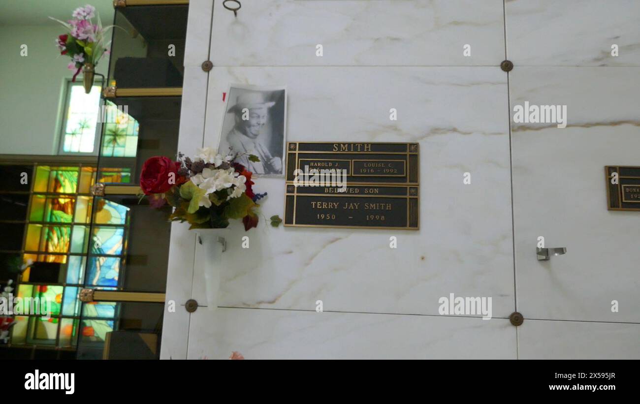 Santa Monica, California, USA 6th May 2024 Actor Hal Smith Grave in ...